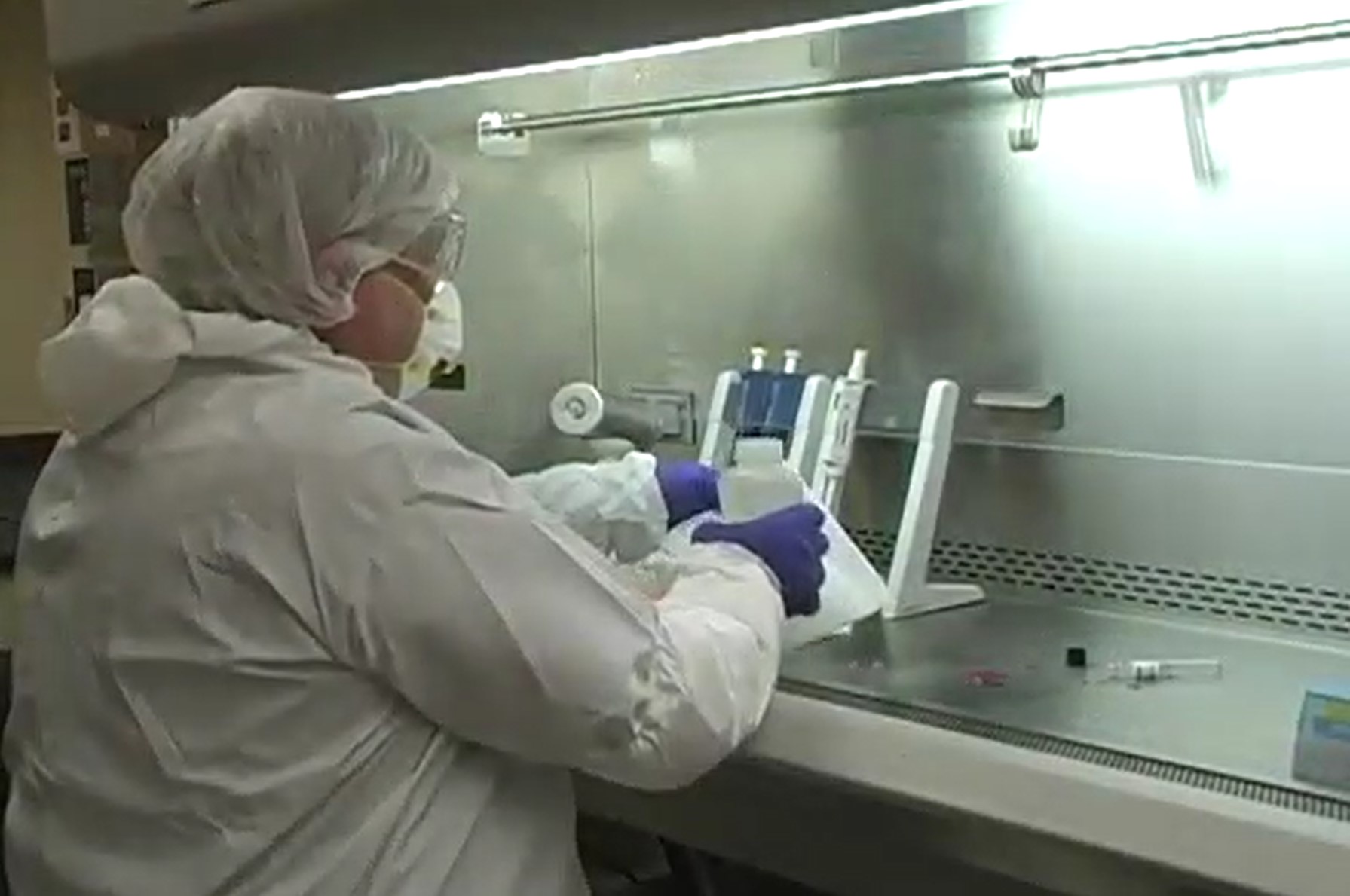 Cleaning Up a Spill (Biosafety Cabinet) - HSE HKUST GZ EN